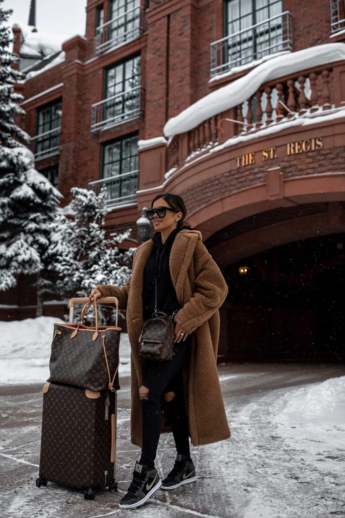 7 Chic Winter Travel Outfits To Recreate - Mia Mia Mine