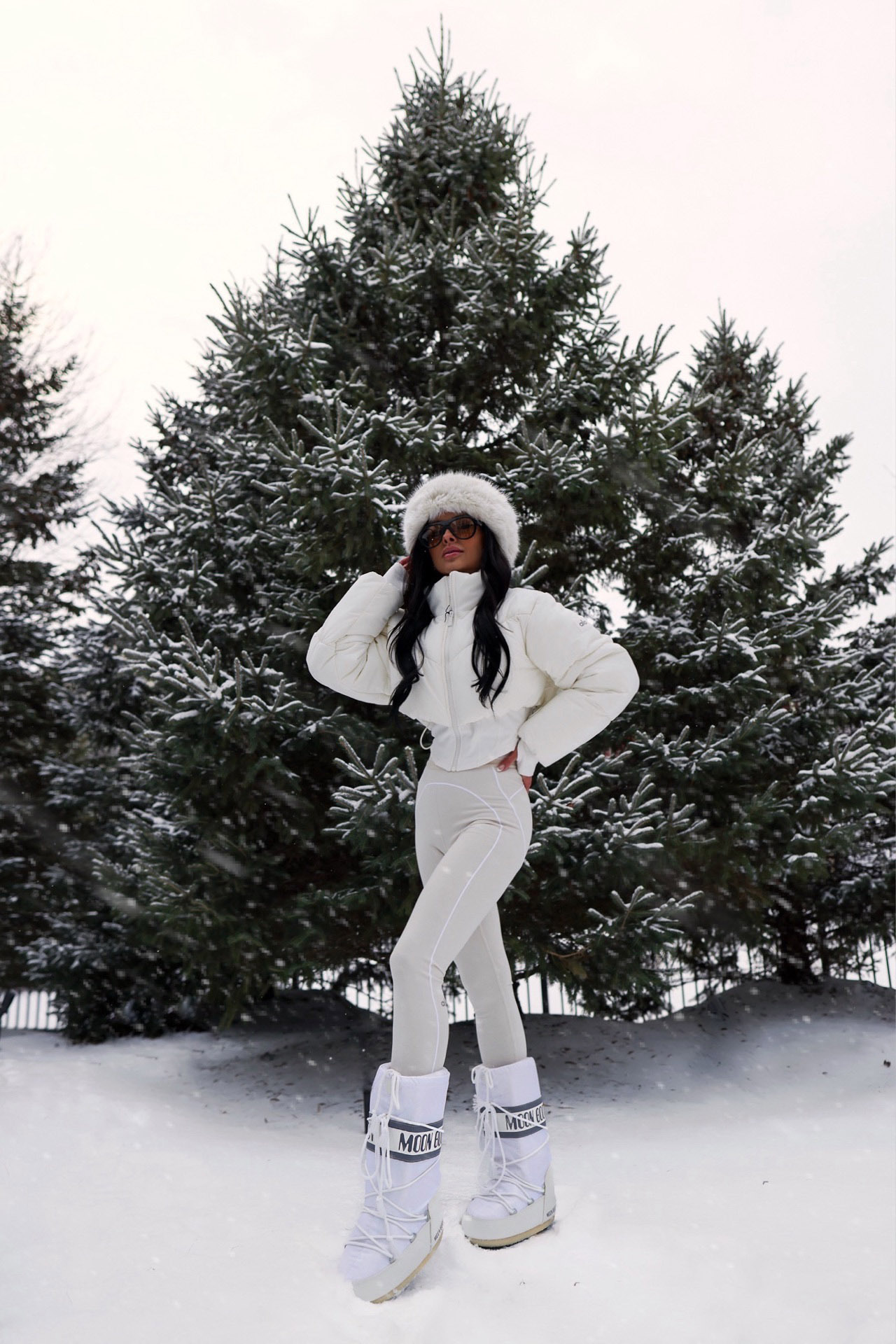 These Chic Snow Outfits Make Dressing for Winter Easy - Mia Mia Mine